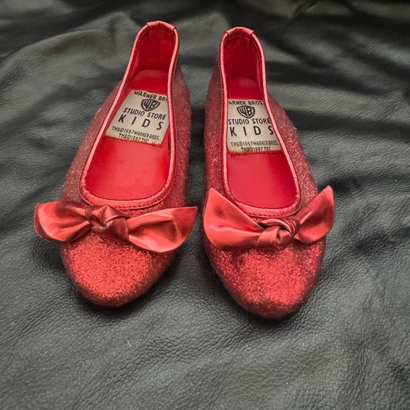 Warner Bros. | Shoes | Vintage Warner Bros Studio Store Wizard Of Oz ...